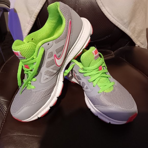 Nike | Shoes | Nike 75 Runnig Shoes | Poshmark